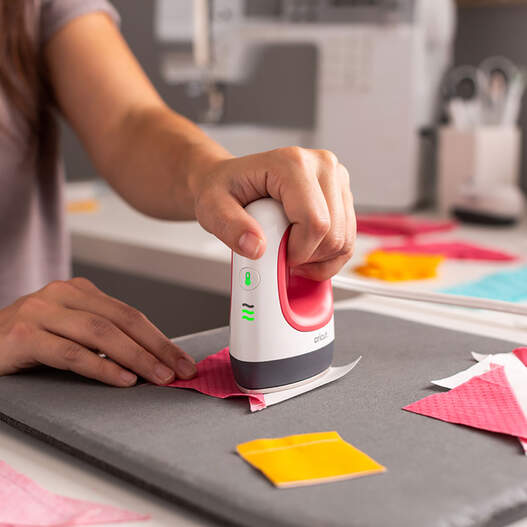 Cricut EasyPress Mini | Raspberry