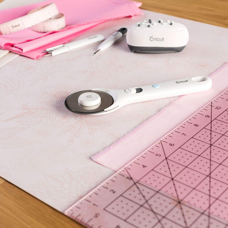 Rotary Cutter, 60 mm | Cricut Shop